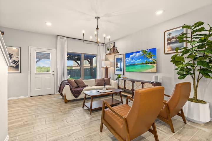 Luxury North Laredo Townhome - Laredo, TX