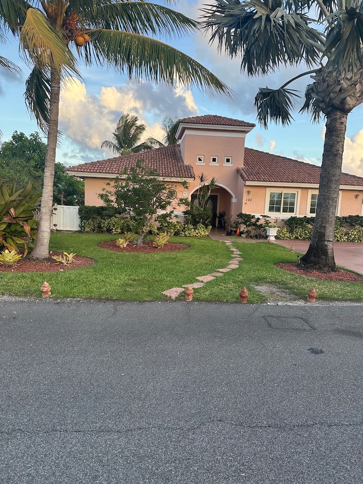 Palm Breeze House - Nassau