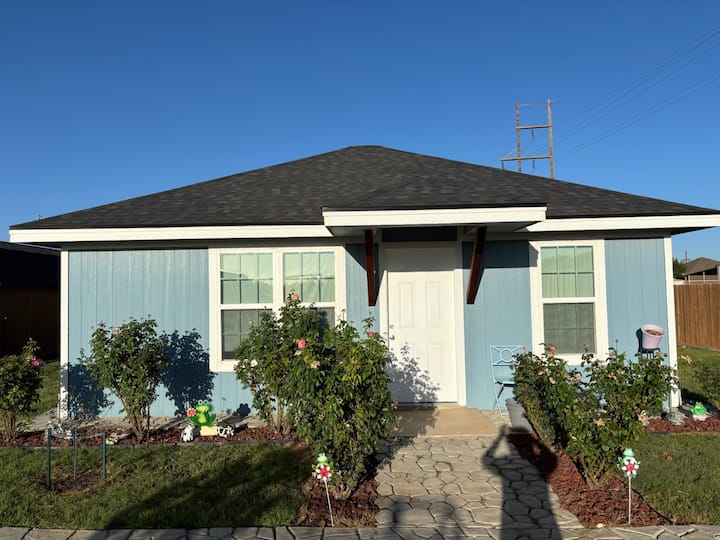 Guest House In Lubbock: Little Blue House - Lubbock, TX