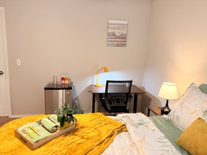 The Tropical Cozy Room - Broken Arrow, OK