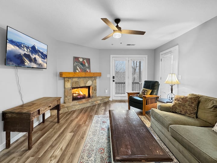 Cozy Helen Retreat With Fireplace - Helen, GA