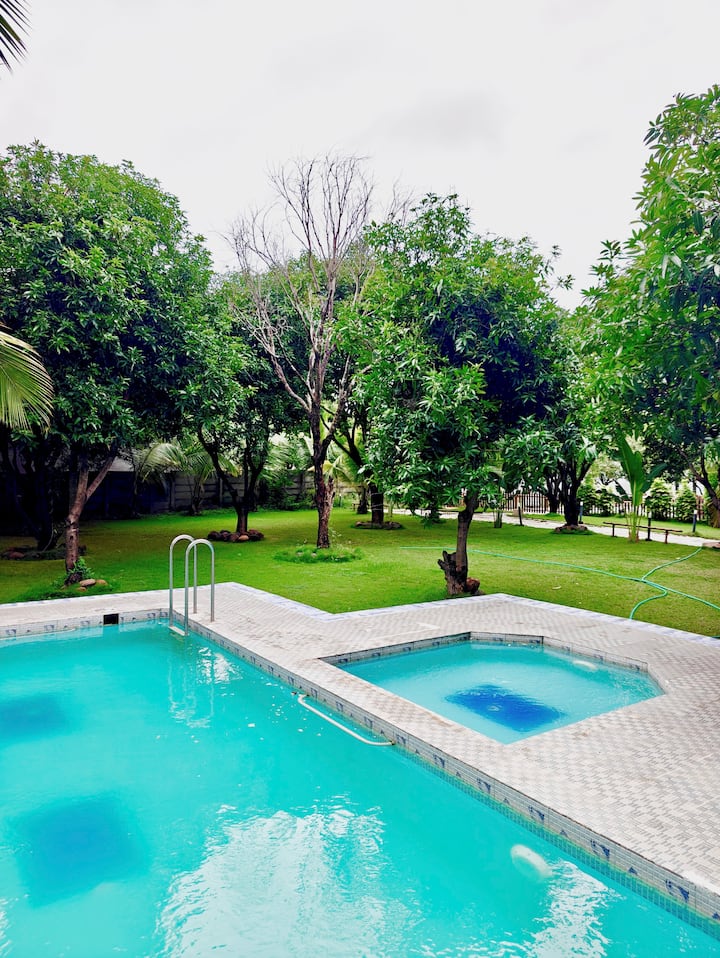 Mangogreens Farmstay With Private Pool , Huge Lawn - Hyderabad