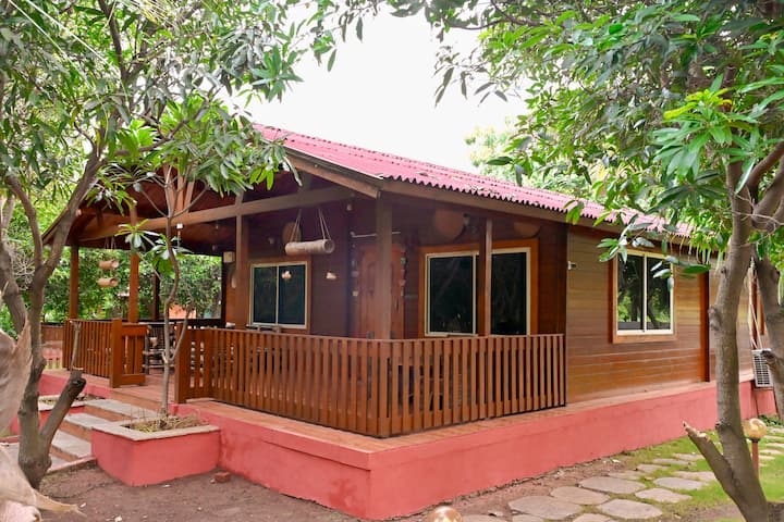 Mangogreens Farmstay With Private Pool , Huge Lawn - Hyderabad
