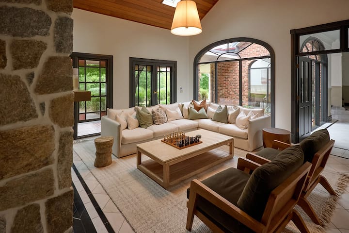 Maple Ridge Estate - 6 Min To Berry - Lovely Pool - Berry