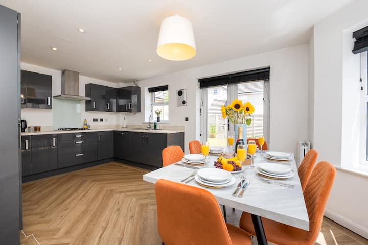 Modern Home | Parking | Families & Contractors - Chepstow