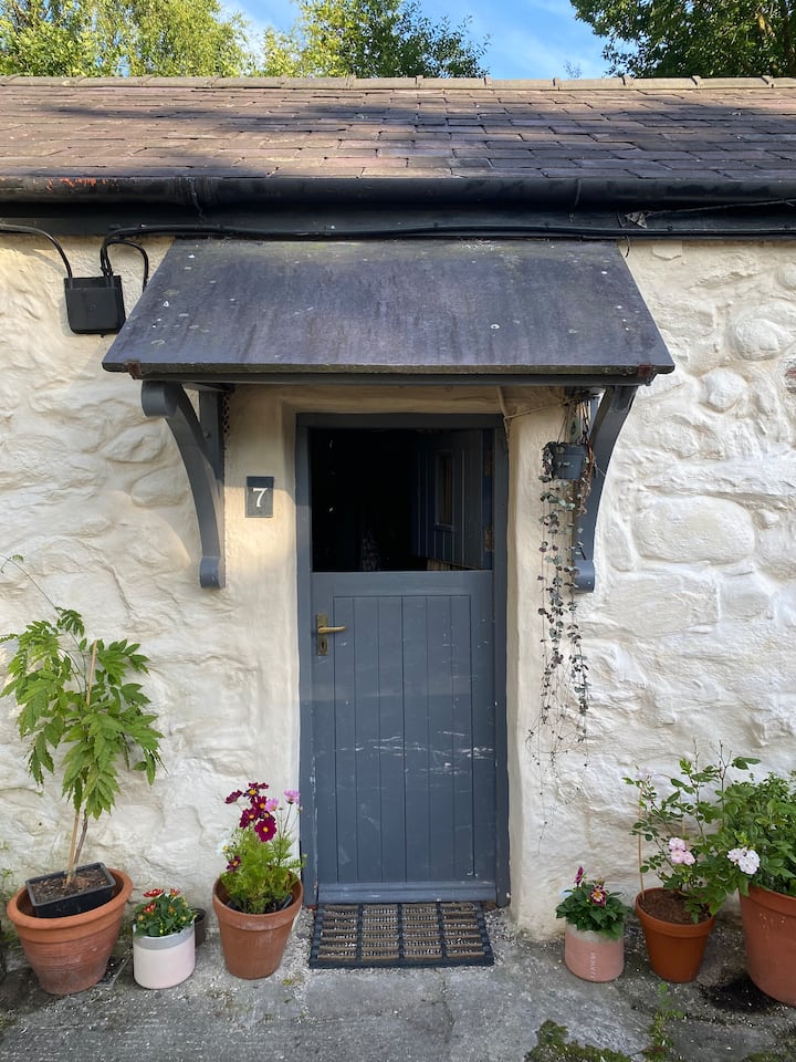 Cosy Natural Quarry Cottage - National Trust - Penrhyn Castle & Garden