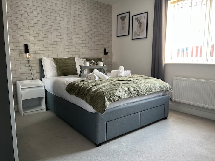 Modern Haven + Hot Tub & Parking - Banbury