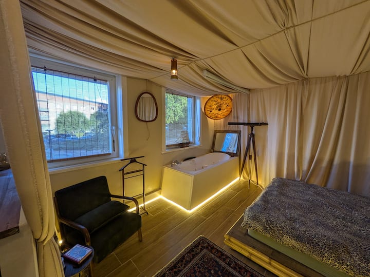 Le Secret De L'explorateur, Escape Game & Spa - Lille, Frankreich
