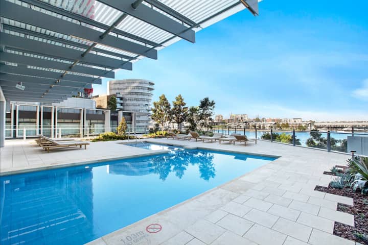 Luxe 2br With Views | Walk To Harbour & City - Sydney