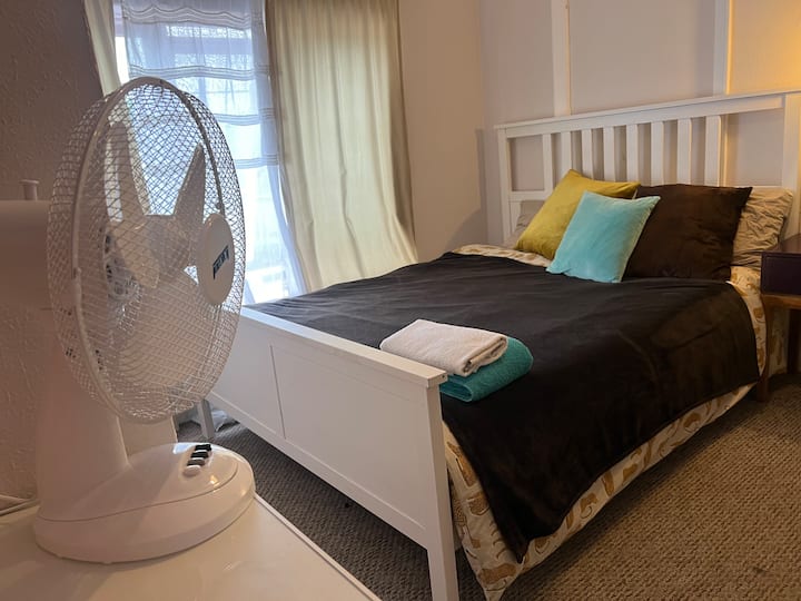 Two Central Rooms With Bathroom - Marlow