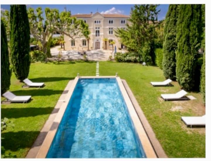 Château 18e Avec Piscine - Cavaillon