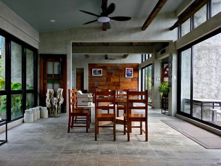 Anilao Getaway | Sea Views + Sunset Balcony - Tingloy