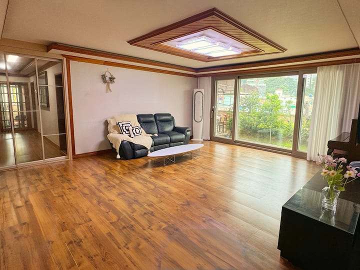 [New]오픈특가 독채#바베큐#주차3대#80평#방3개#욕실2개#테라스정원#다대포 - Pusan