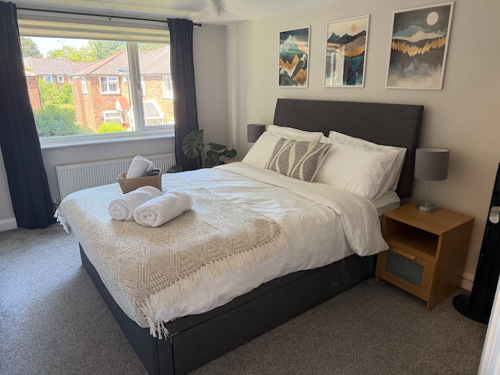 King Bed 10 Min Walk To Heaton Park - 맨체스터