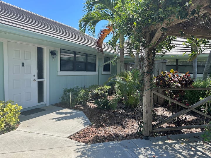 A Little Paradise Is Yours - Jupiter, FL