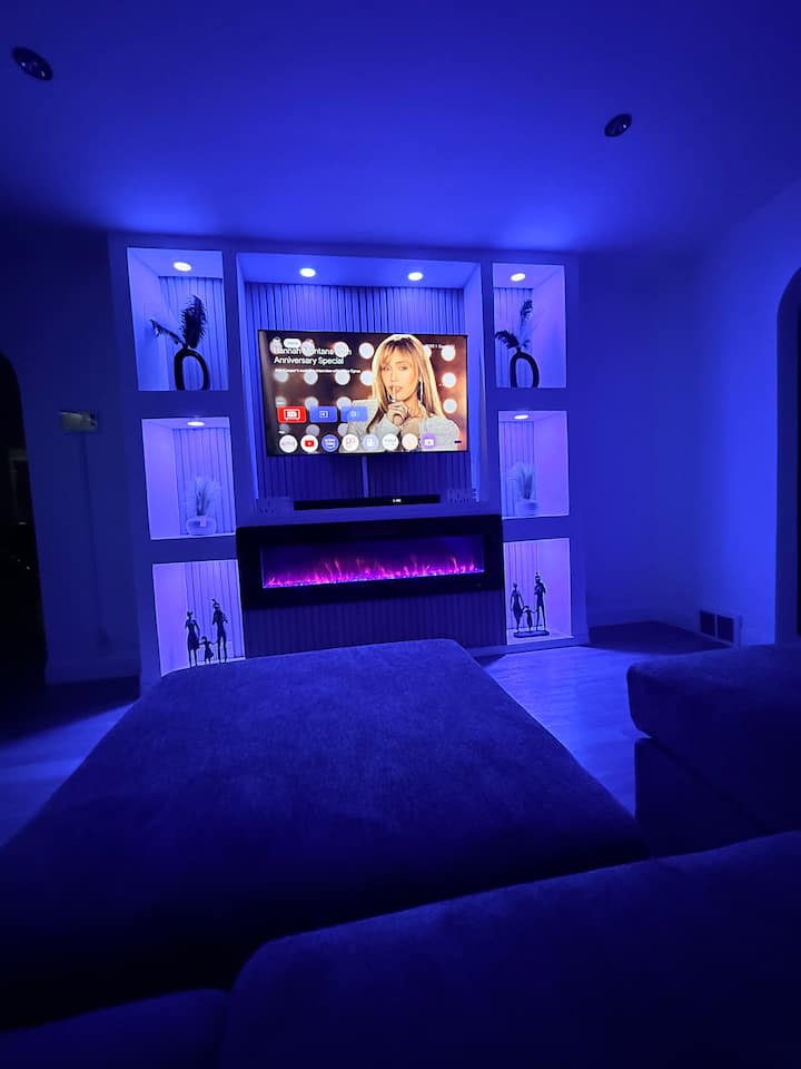 Modern Pool House - Brighton, NY