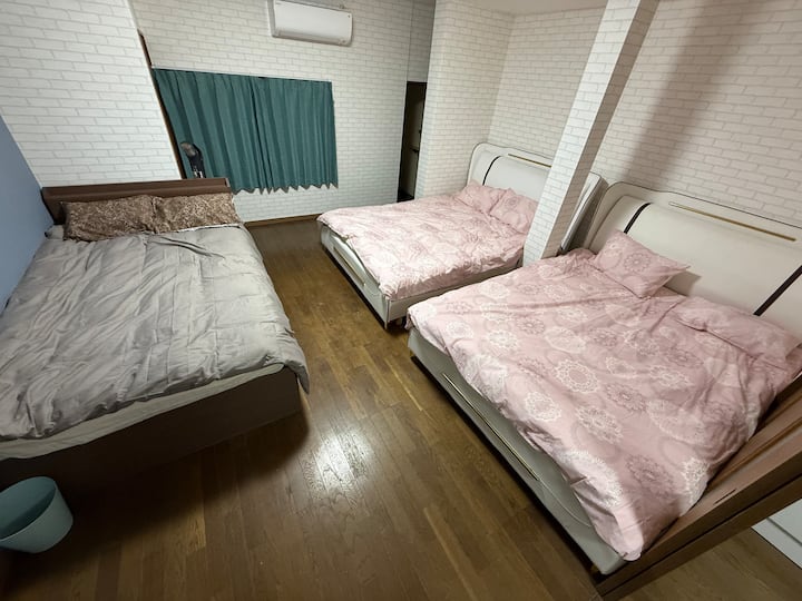 地铁站步行5分钟，四天王寺步行2分钟，道頓堀难波黑门市场天王寺通天阁步行10分钟，关西机场直达50分 - Osaka