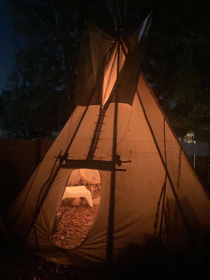 Sleeps 10•hottub•wem•tipi - Edmonton