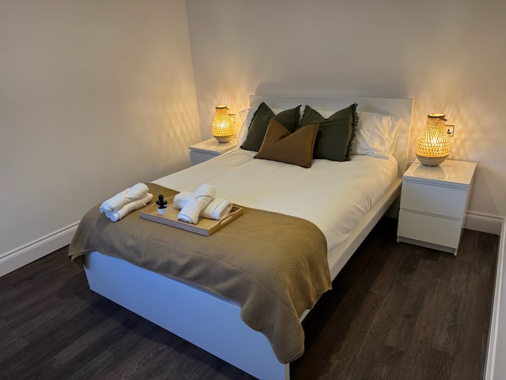 Stylish Central Flat | Sleeps 4 | Modern & Cozy - Northampton