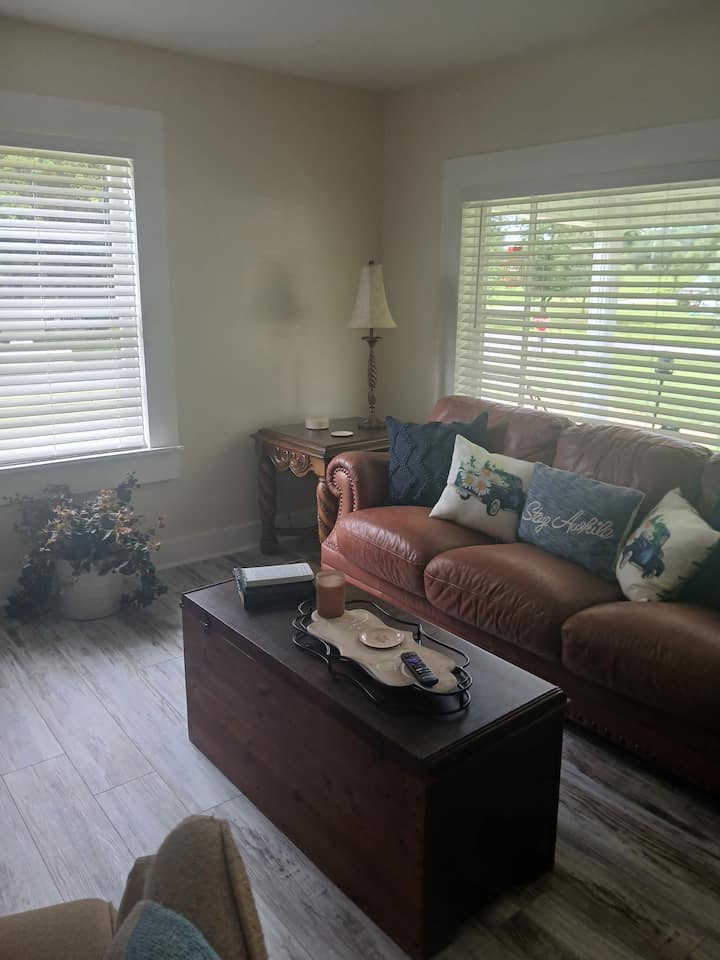 Elsie's Cottage - Spring Valley Beach, Blountsville