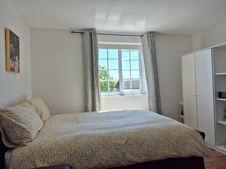 Cosy Double Bed Room In A Home In Durham - Durham