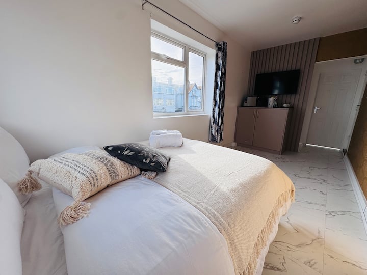 Double Room Sea View - Room 101 - Clacton-on-Sea