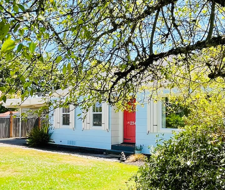 Boutique Retreat - The Bungalow - Carlton, OR