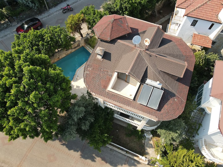 Icmeler Villa - İçmeler