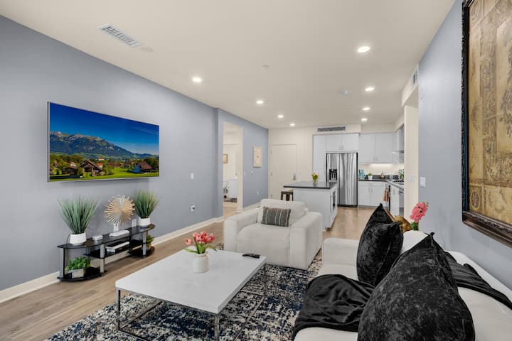 Large Condo Located By Astoria Highrizes Irvine - 어바인