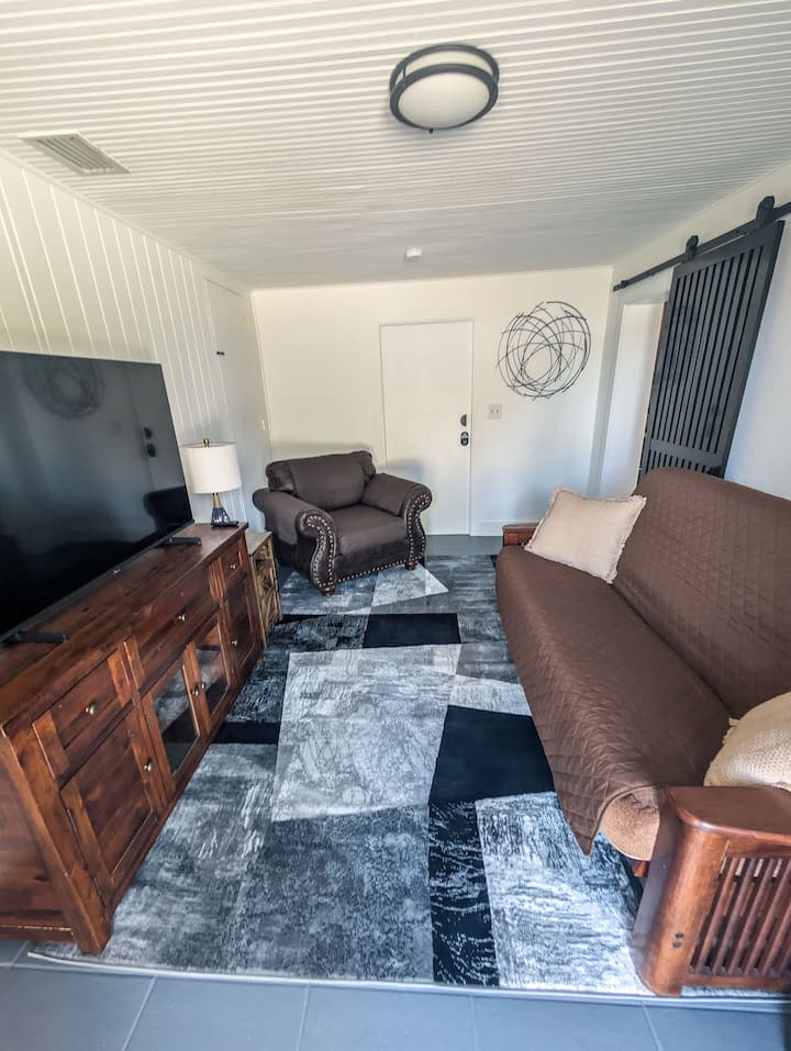 Beautiful Updated One Bedroom Apartment - DeLand, FL