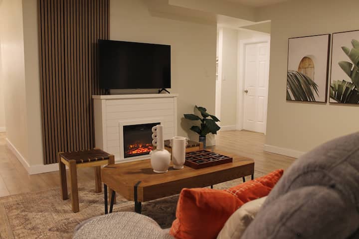 Upscale 2 Bedroom Suite Near Fort Langley - Langley