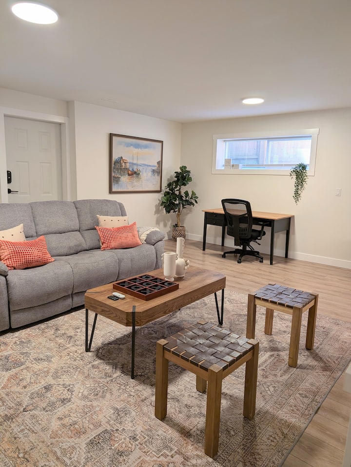 Spacious 2 Bed Suite Near Fort Langley - Langley