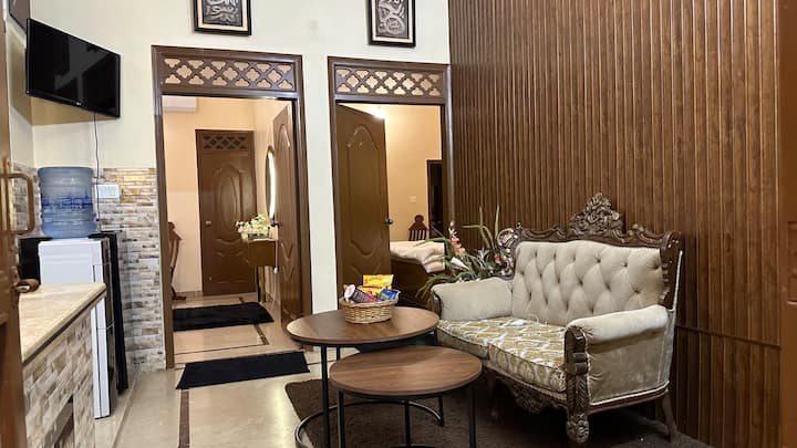 2 Bed Dd Ac Tv Netflix 24/7 Solar Electric Backup - Karachi