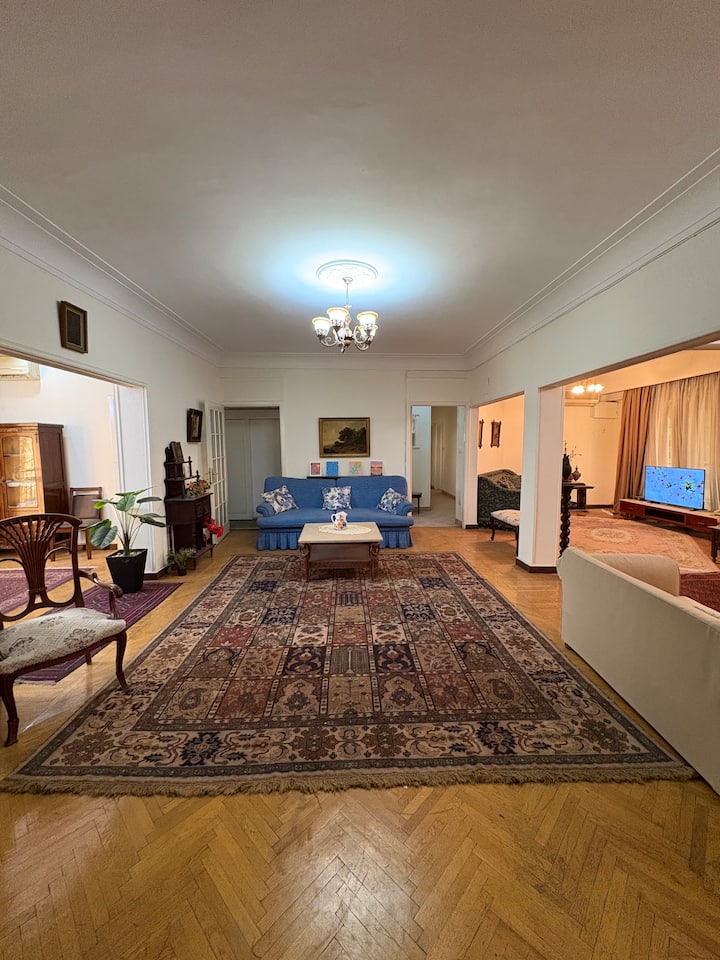 Zamalek Apartment With Nile View - Cairo