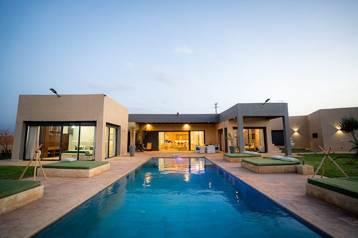 Villa Royale - Pool, Daily Cleaning & Breakfast - Morocco