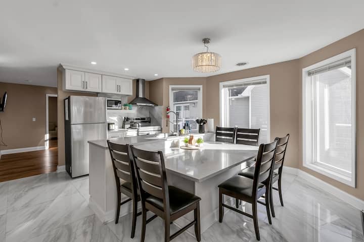 *Riverview*walk To Falls*newly Renovated*6 Bdrms* - Niagara Falls, NY