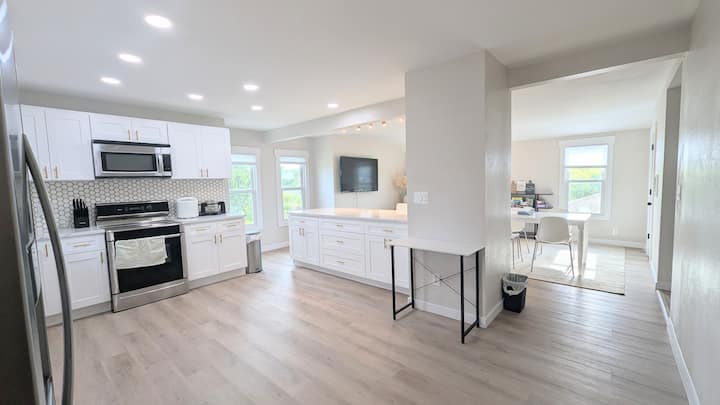 3br Apartment Walking Distance From Light Rail - Seattle, WA