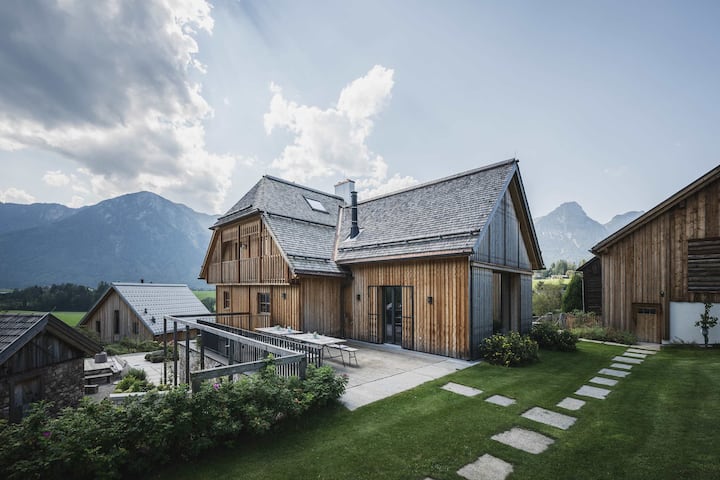 Dirndlpracht | Loser Views | Pool & Sauna - Bad Aussee