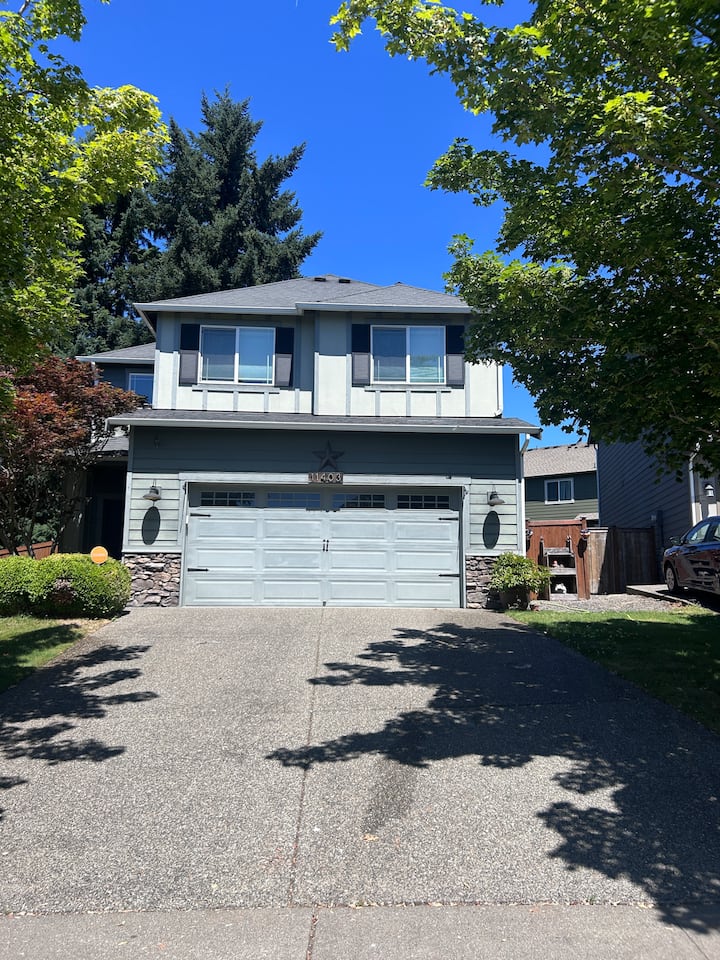 Cozy 4 Bedroom Puyallup Home Away From Home - Puyallup, WA