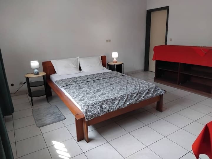 Chambre 40 M2, à 20 Min Du Centre Ville - Abidjan