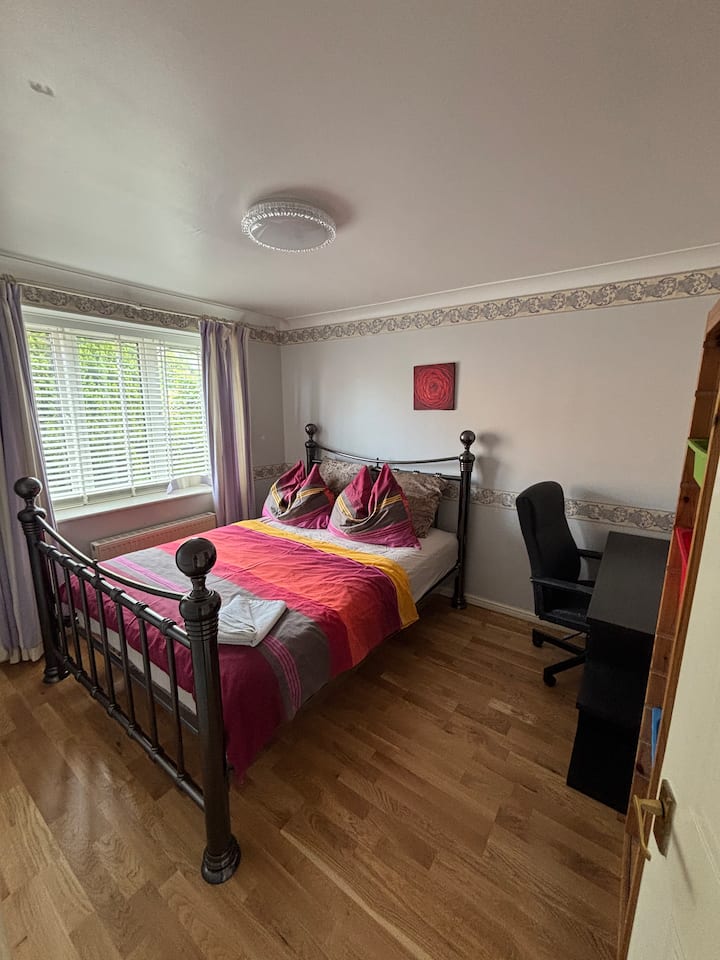 Cozy Room In The Suburbs - Guernsey