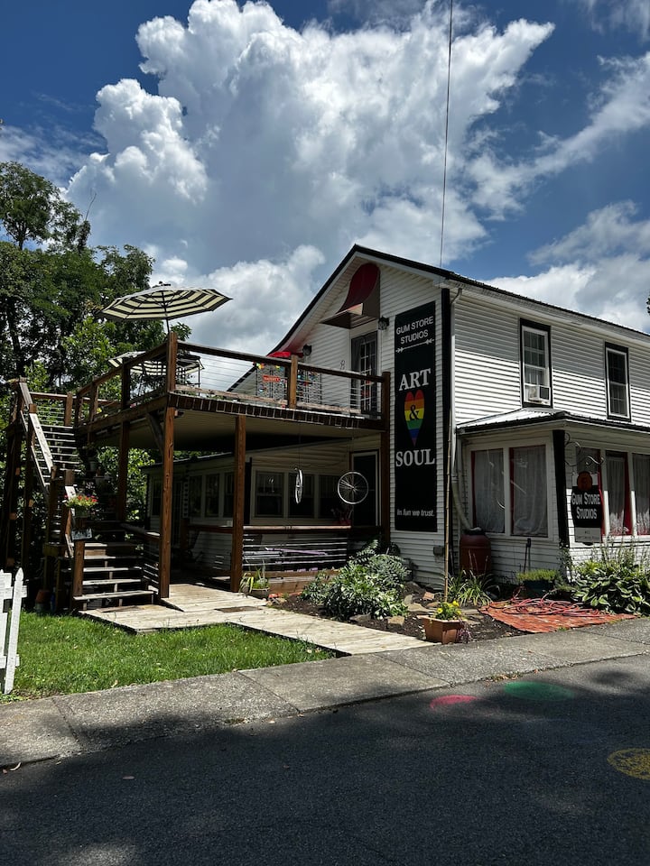 The Sweet Suites At Gum Store - White Sulphur Springs, WV