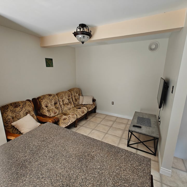 Private Room #3 With Ac & Comfy Douglas Queen Bed - Halifax