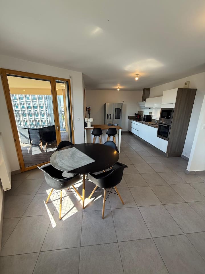 Appartement Idéalement Situé. - Lyon