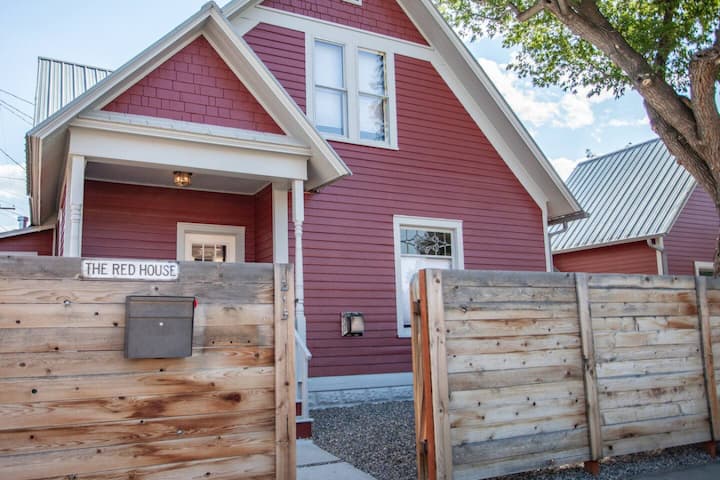 The Red House | Historic Home Downtown Livingston - Livingston, MT