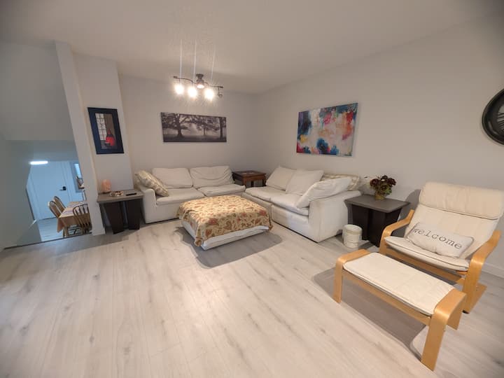 Guest Suite|private 2br|laundry|wi-fi|near Airport - Airdrie