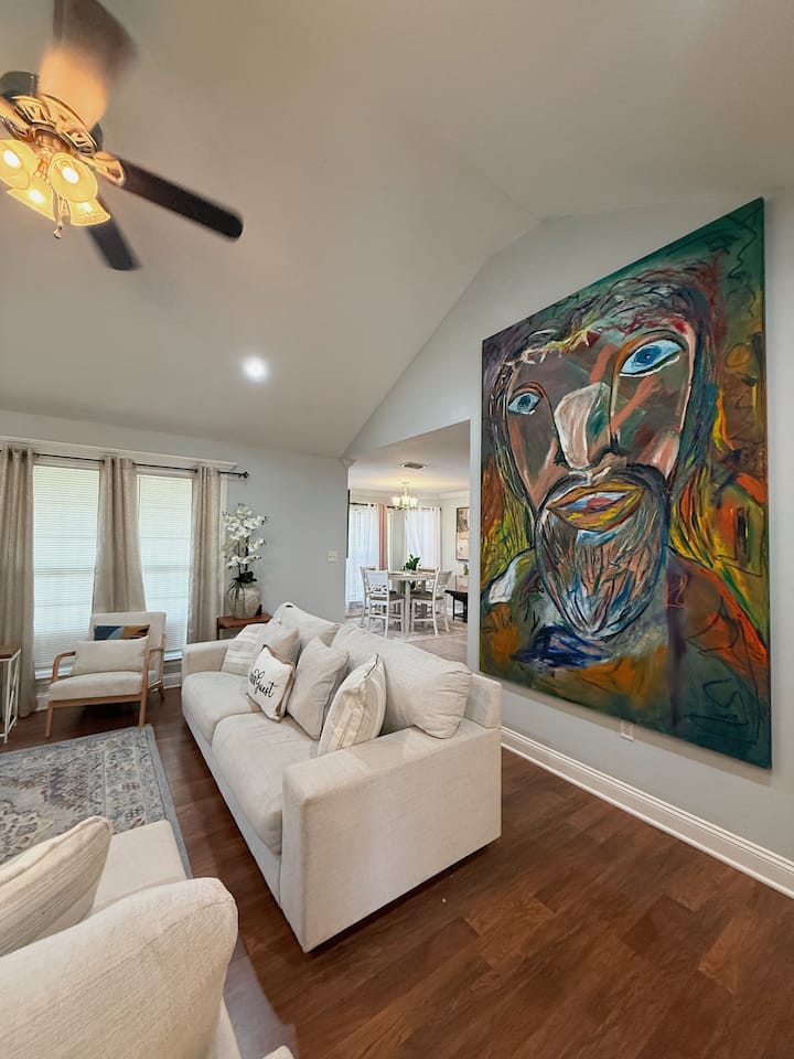 Valdosta 4br Retreat | Wi-fi, Backyard, 6 Beds - Valdosta, GA