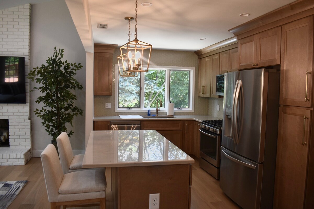 Ranch moderne récemment rénové avec 4 lits et 3,5 salles de bain ...