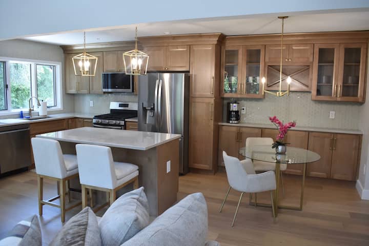 Newly Renovated 4 Bed, 3.5 Bath Modern Ranch - Troy, MI