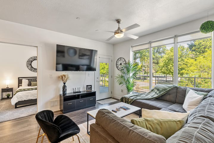 Modern 2bd/2ba • Gym • Garage Pkng• Delta Center - Salt Lake City, UT